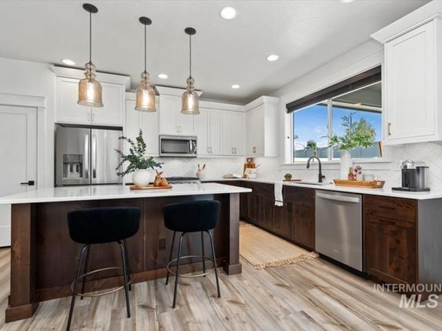 5897 W Riva Capri St, Meridian, ID 83646