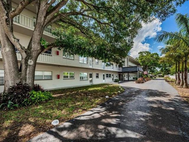 5890 38th Ave N #106, Saint Petersburg, FL 33710