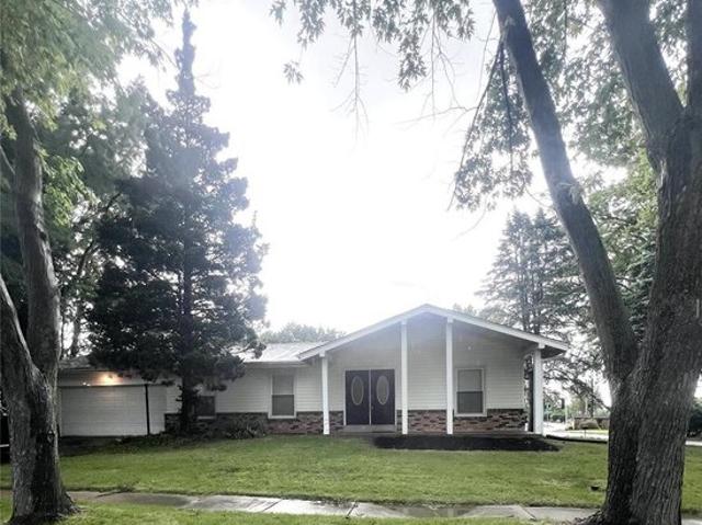 5891 Sir Edward Ln, Florissant, MO 63033