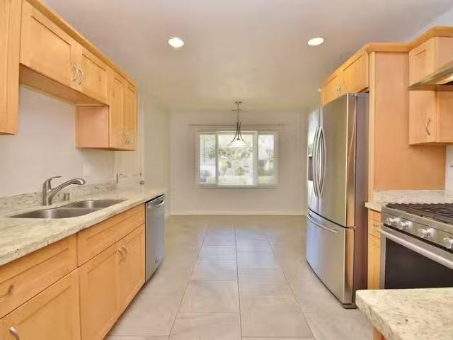 58924394 366 Escobar St