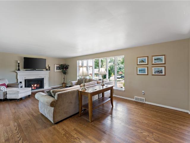 5892 Lorene Dr