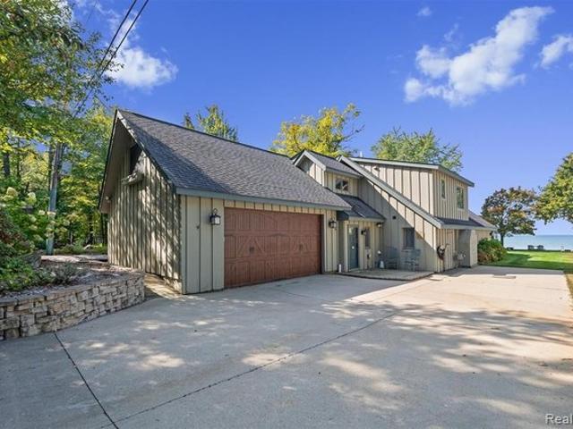 5892 Port Austin Rd, Caseville, MI 48725