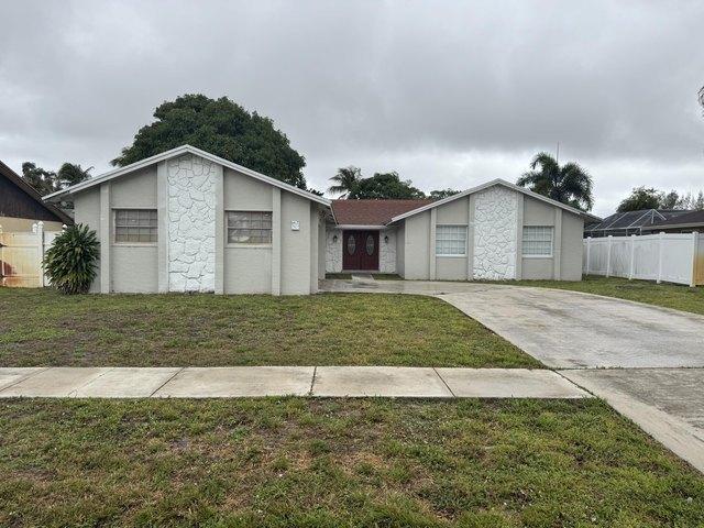 589 Cashiers Dr, West Palm Beach, FL 33413