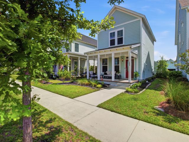 589 Blueway Avenue