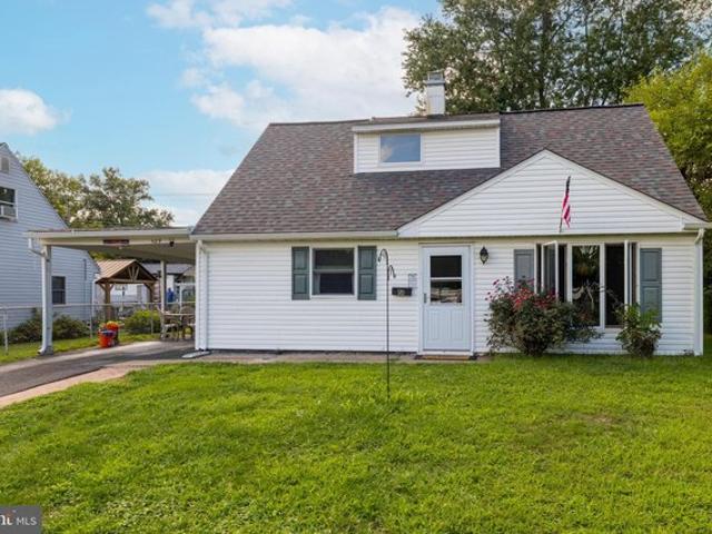 589 Doloro Dr, Morrisville, PA 19067