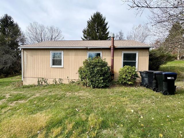 589 Hookstown Grade Rd