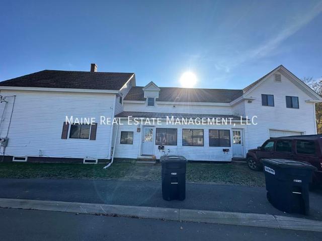 589 Main Street Apt 3 beds, 1 full bath
