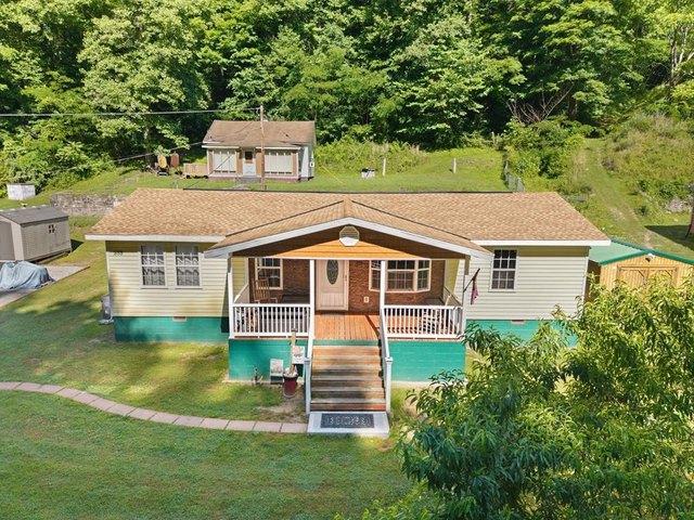 589 Mudlick Rd, Hardy, KY 41531