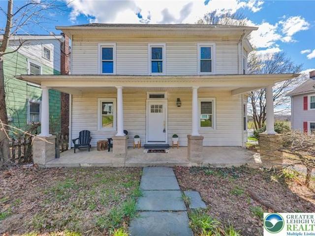 589 S Delaware Dr, Upper Mt Bethel Township, PA 18343
