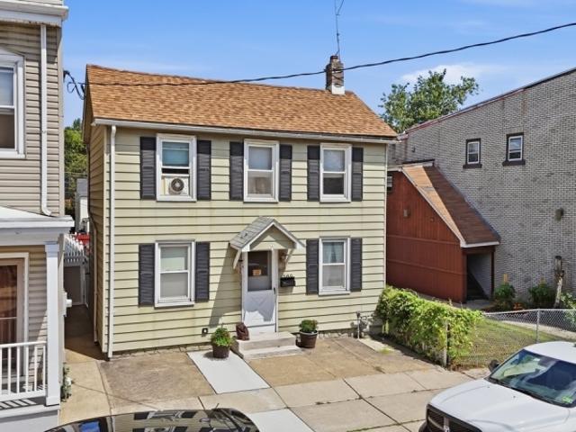 589 S Main St