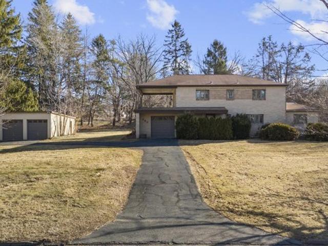 589 Racebrook Rd, Orange, CT 06477