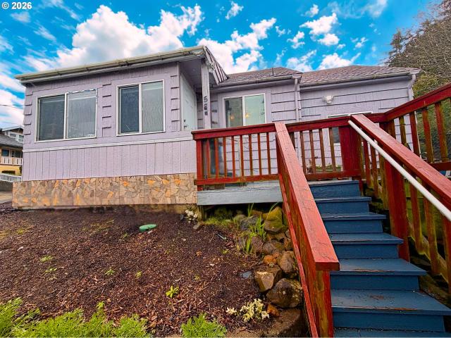 589 Rivington St, Astoria, OR 97103 | MLS #794968 | Compass