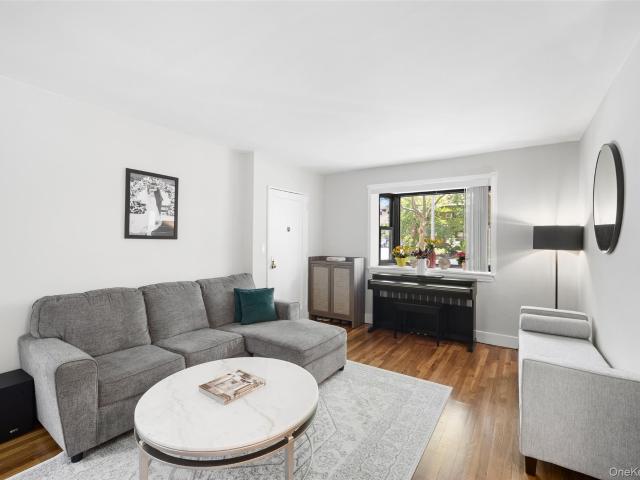 58 42 th Crescent #1
