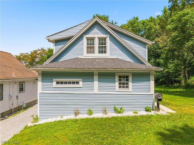 58 1st St, Campbell, OH 44405