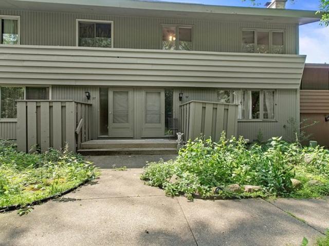 58 Walden St, Burnsville, MN 55337