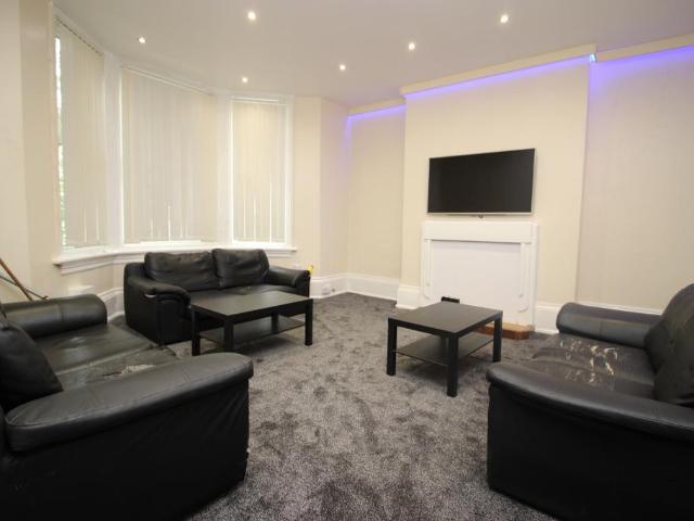 58 Cardigan Road, Headingley, Leeds LS6 8 bed terraced house to rent £4,507 pcm £1,040 pw