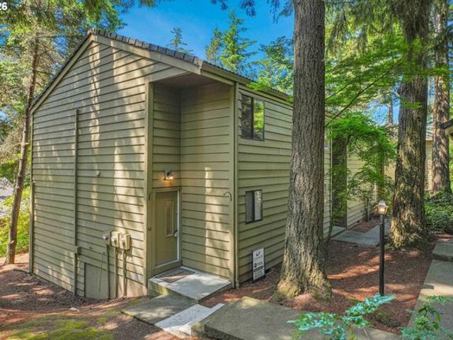 58 Cervantes Cir Unit 8D, Lake Oswego, OR 97035