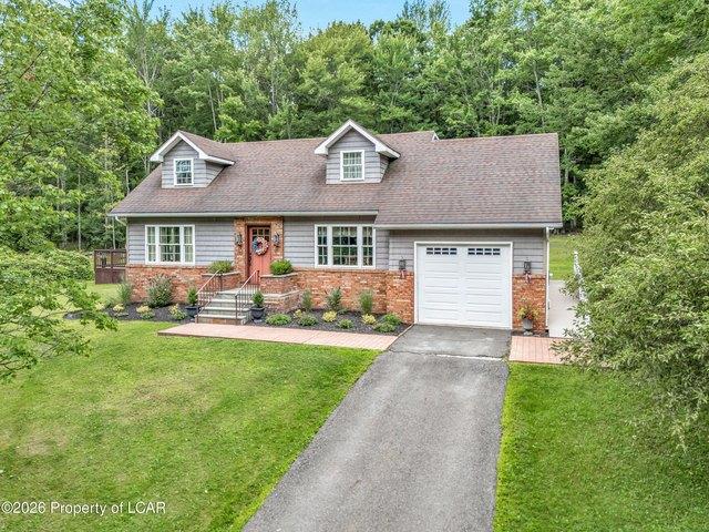 58 Cummings Rd, Dallas, PA 18612