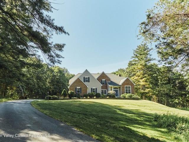 58 Deer Run Rd, Red Hook, NY 12571