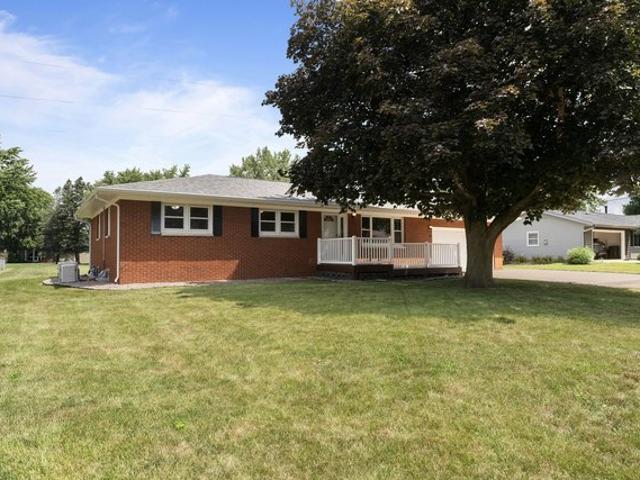 58 Douglas Dr, Coal Valley, IL 61240