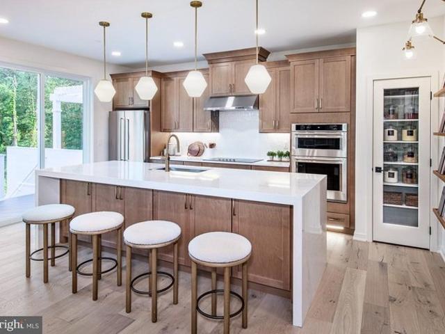 58 Grayson Ln, Downingtown, PA 19335
