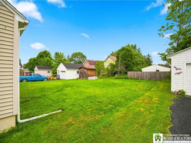 58 Hazeltine Avenue
