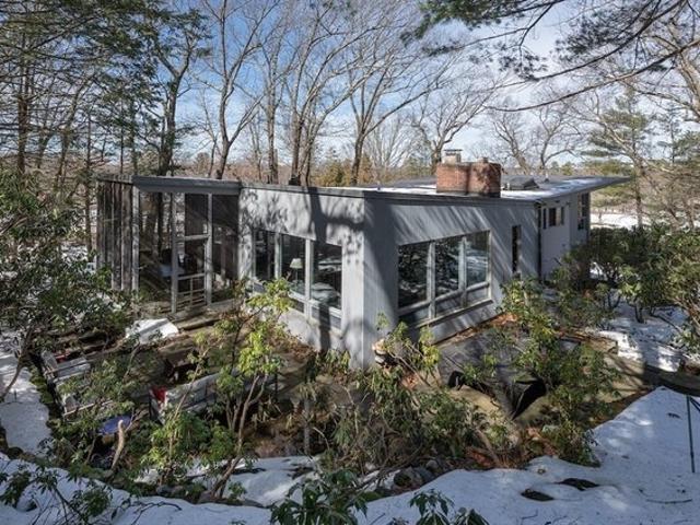 58 Hill St, Lexington, MA 02421