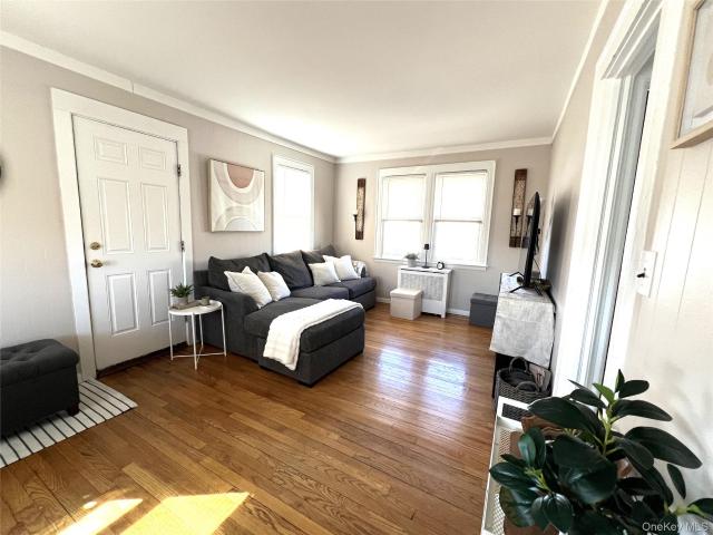 58 Illinois Avenue Top Floor