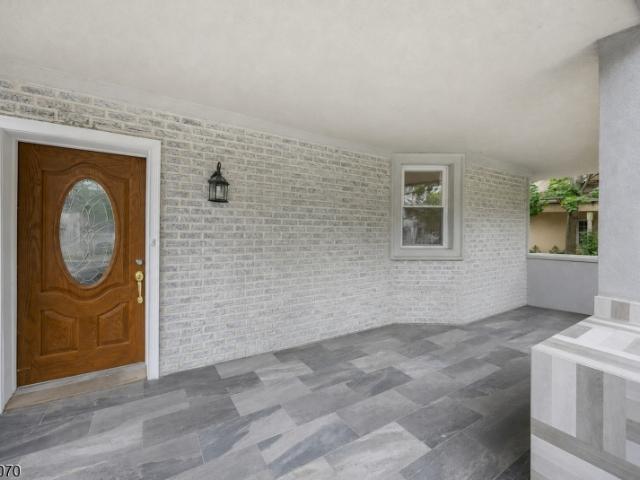 58 Ingraham Pl