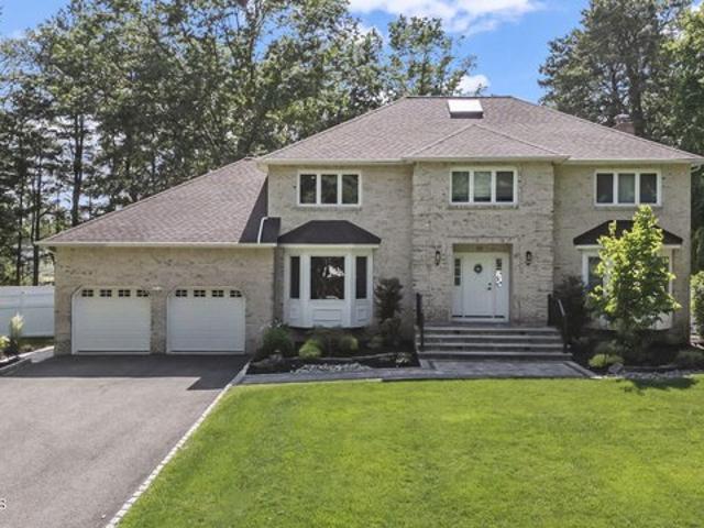 58 Jeanine Ct, Manalapan, NJ 07726