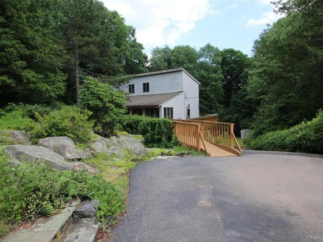 58 Kentview Dr, Carmel, NY 10512