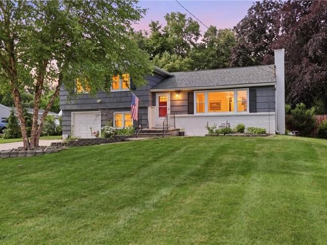 58 Kirkland Dr, Webster, NY 14580