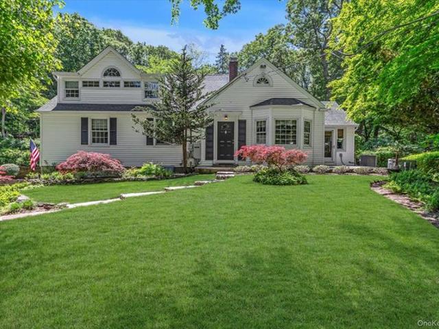 58 Makamah Rd, Northport, NY 11768
