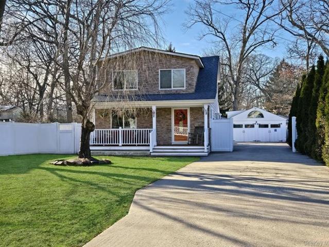 58 N Evergreen Dr, Selden, NY 11784