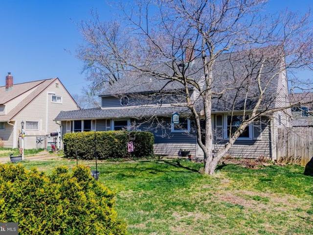 58 Nearwood Ln, Levittown, PA 19054