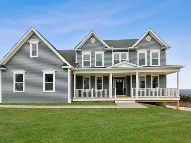 58 Ridgeline Dr, Poughkeepsie, NY 12603