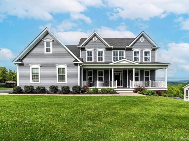 58 Ridgeline Dr, Poughkeepsie, NY 12603