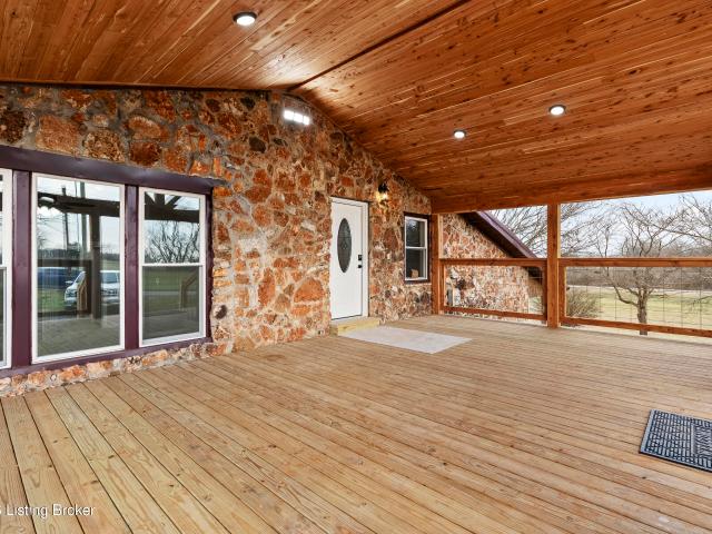 58 Riverside Ln