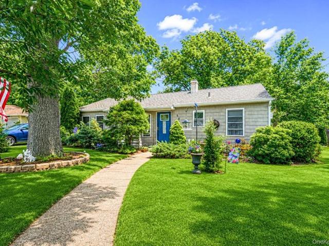 58 Royal Ave, Flanders, NY 11901