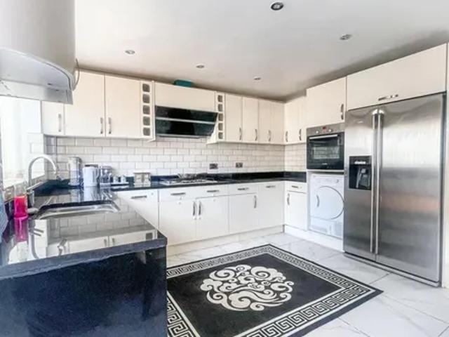 58 Sandfields Avenue, Sparkbrook, B10 0BN, United Kingdom | 4 bed townhouse for rent #138593598 | Rentberry