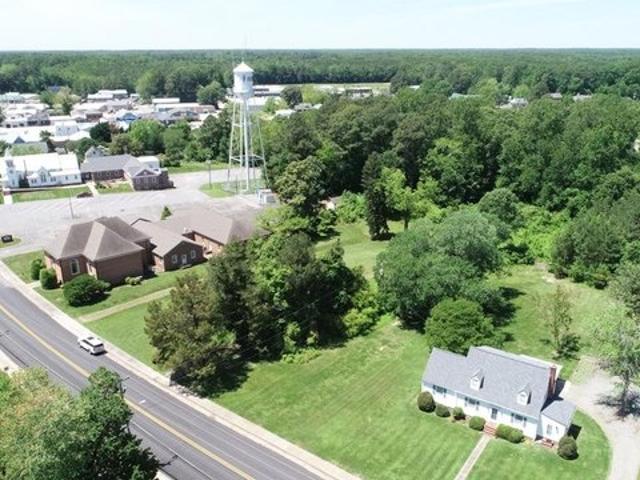 58A Church St, Kilmarnock, VA 22482