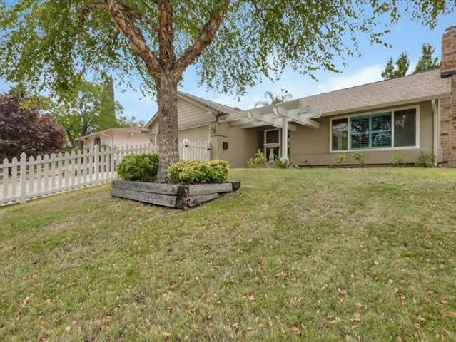 5905 Merlindale Dr, Citrus Heights, CA 95610