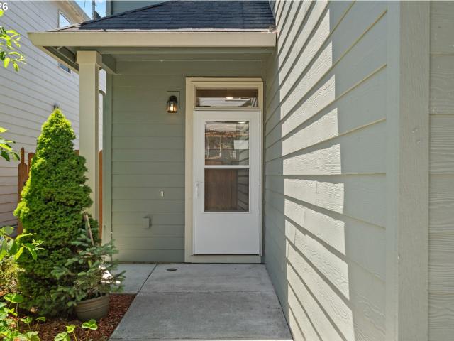 5905 NE 56TH CIR