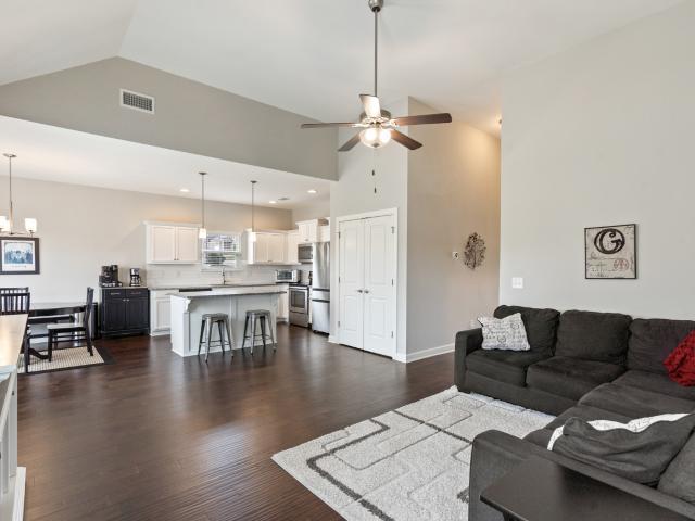 5905 Covent Ln