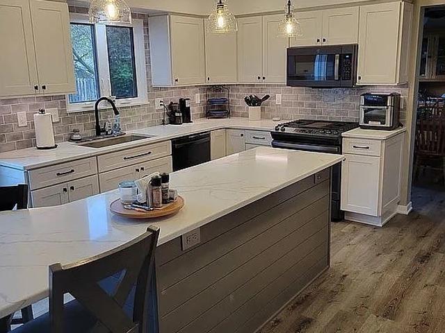 5905 Crabapple Lane