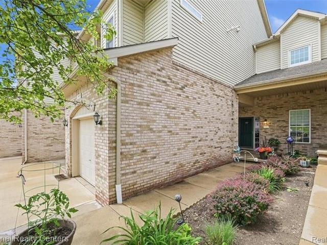 5905 High Point Ct, Brighton Township, MI 48116