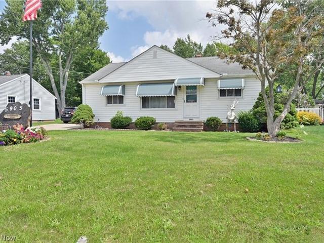 5905 Stearns Rd, North Olmsted, OH 44070