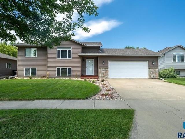 5905 S Cain Ave, Sioux Falls, SD 57106