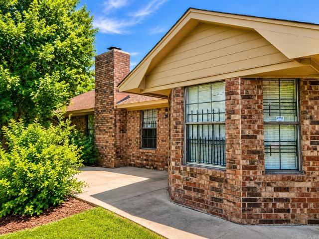 5906 Gwen Lane