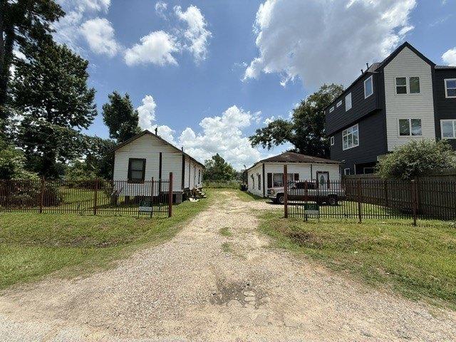 5906 Weathersby St, Houston, TX 77091